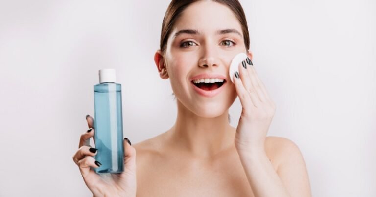 How To Use Face Toner: A Beginner's Guide